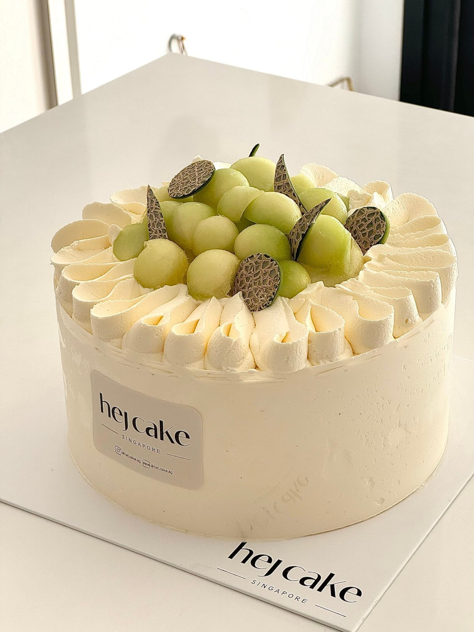 Melon Longjing Green Tea Cream Cake 玫珑蜜瓜 – Hej Cake SG